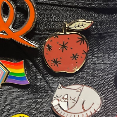 Red Remarkable Apple Fantastic Mr Fox Enamel Pin Roald Dahl Pin Wes ...