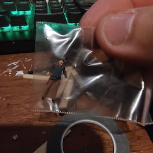 Miniature Figure Action Traveller Hiking Climbing Scale 1:87 NO PREISER ...