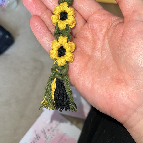 Sunflower Macrame Keyring - Etsy UK