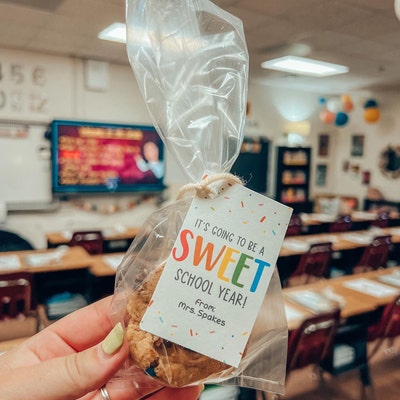 Printable It's Going to Be a Sweet School Year Gift Tag, First Day of ...