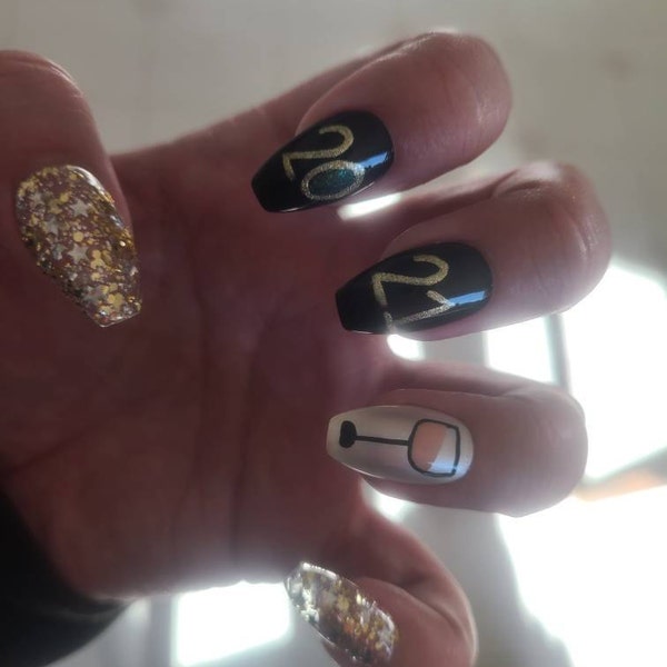 Peppa Pig and Family Nails | Custom Illustration + Foil Accent Nail ...