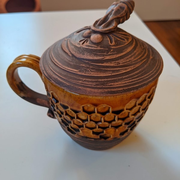 Pottery Mug With Lid, Bee Pottery Honeycomb, Bee Decor, Gift Mug for ...