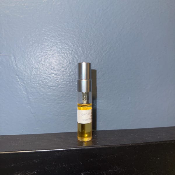 Niche Emarati Mughal Fort Perfume Sample Lattafa 1ml 2ml 5ml Decant Eau ...