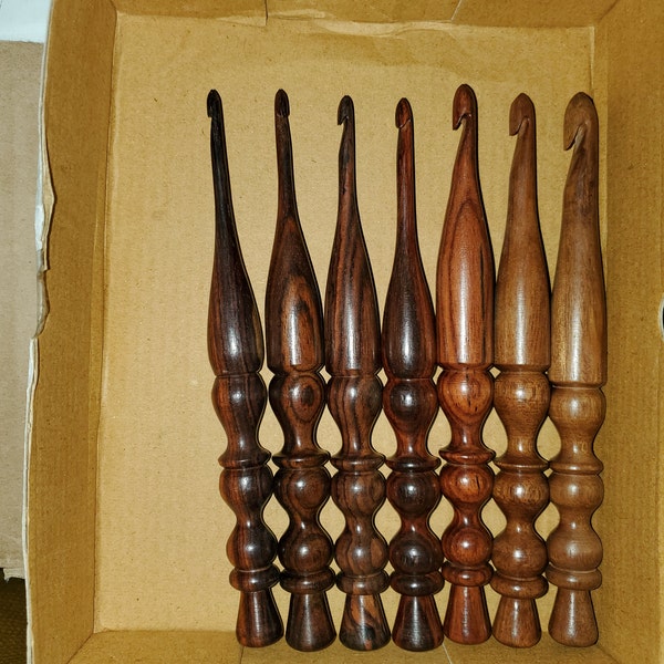 Ergonomic Soft Grip Wooden Crochet Hooks, Set Includes 7 Sizes, 4 MM to ...