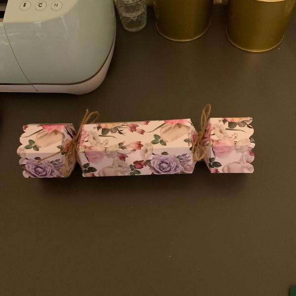 Cracker With Scalloped Edge SVG, Christmas Cracker Template, Cracker ...