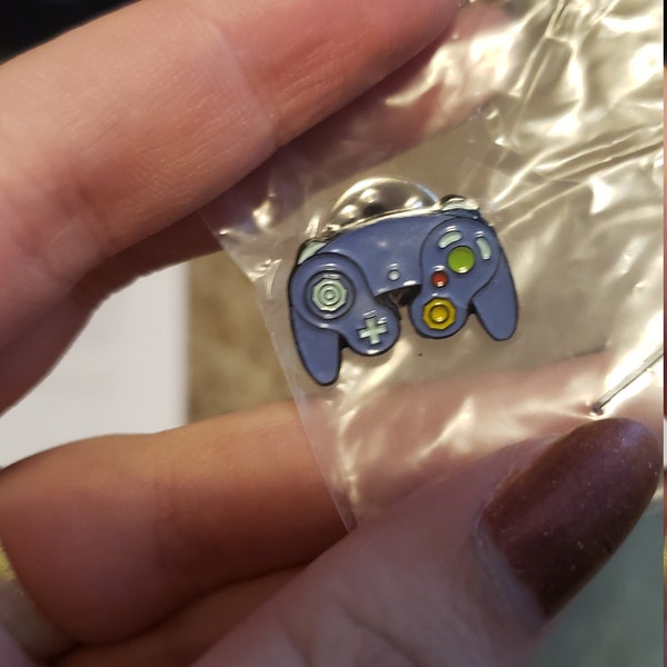 Nintendo Gamecube Controller Enamel Lapel Pin in 6 Colors - Super Smash ...