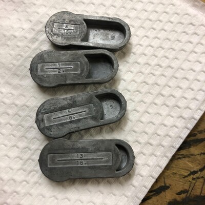 Little Red Hen by Lyn Calder Illustrated by Jeffry Severn 1988 A Golden ...