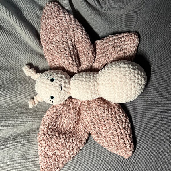 Crochet Leo the Bee PATTERN Amigurumi Plushie Crochet Snuggler ...