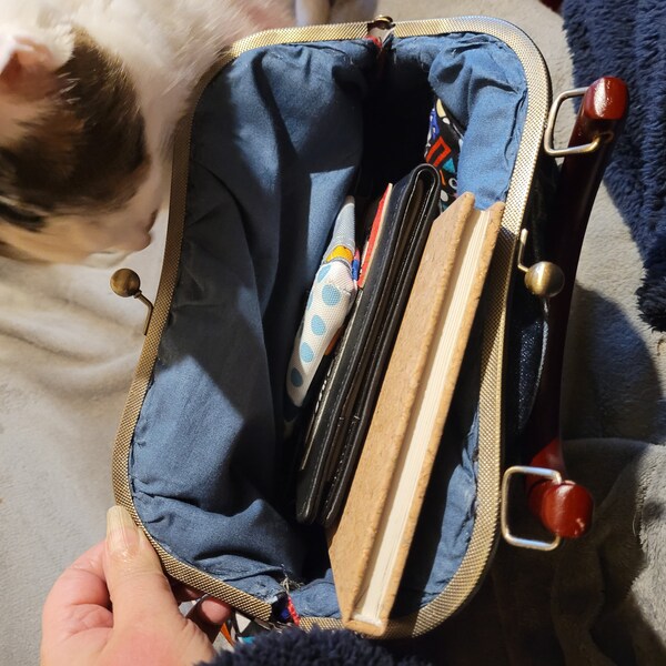 Sac cabas en jeans recyclés, chute wax et jute rouge, anses cuir-jeans ...