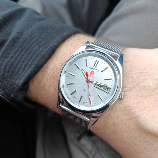 Genuine Vintage Ricoh R31 Automatic Japan Mens Day/date Oval Shape Blue ...