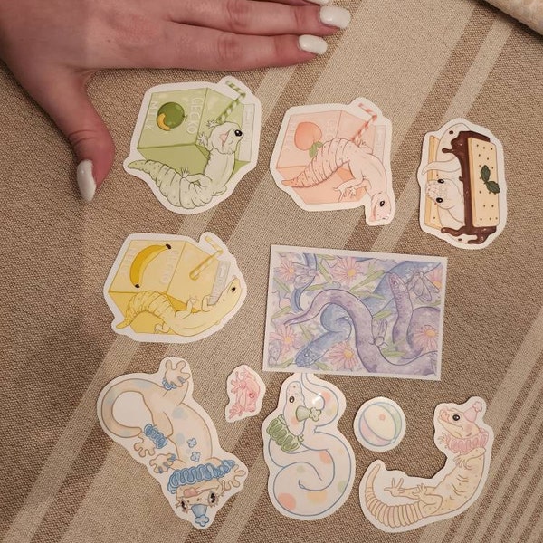 Crested Gecko With Peaches Sticker | Reptiles | Vinyl Glossy ...