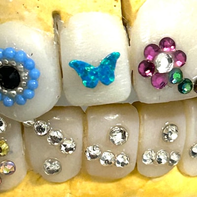 18k Gold LOGO Tooth Gems - Etsy