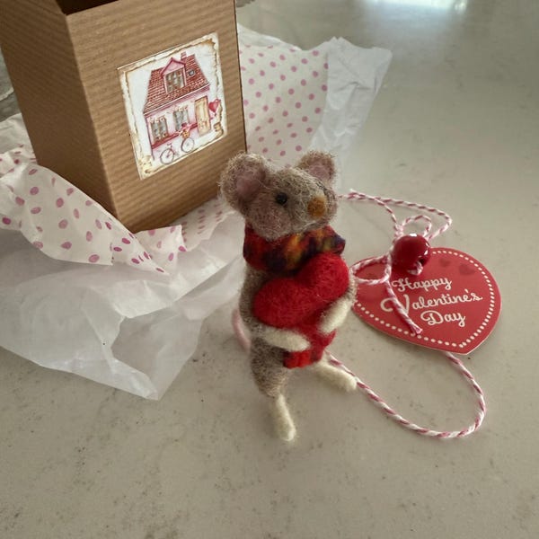 Needle Felted Small Gray Mouse With Acorn Cap and Wool Scarf, Dollhouse ...