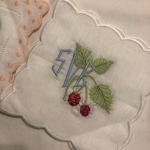 Monogrammed Scallop Edge Guest Towel/scallop Linen Towel/monogrammed ...