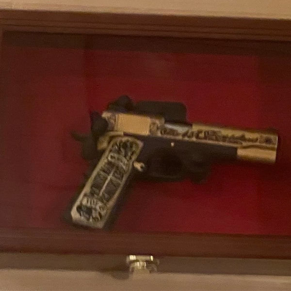 Single Pistol Display Case Wall Mount Solid Hardwood Cabinet Handgun ...