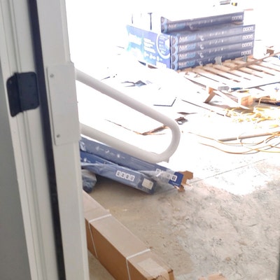 The Hold-tight Handrail Jamb Mount 18 is the Perfect Railing for 1-2 ...