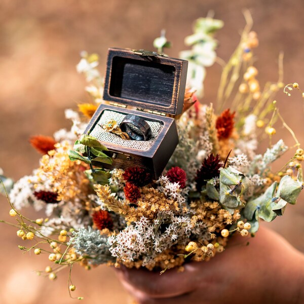 Flower & Leaf on a Twig Gold Ring With Emerald, Unique Branch and ...