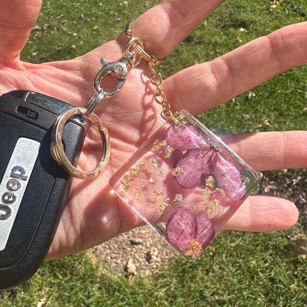 Custom Dried Flower Keychain, Bridesmaid Gift, Resin Floral Keyring ...