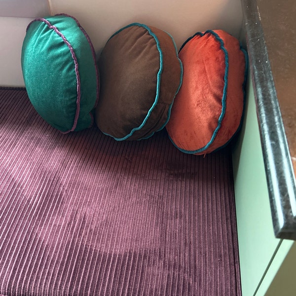 Round Pillows, 30 Color Pillows, Cover and Insert, Customizable Piping ...