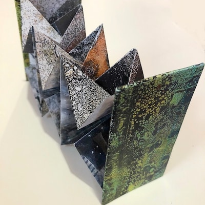 How to Make the Turkish Map Fold Artist's Book take Courage, a Coloring Project and Origami Fold ...