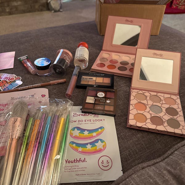 18 Full-sized Makeup Mystery Beauty Box, Cosmetic Products, Beauty ...