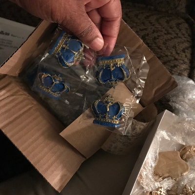 Royal Crown With Golden Touchroyal Crown Made Fondant for Cupcakes ...