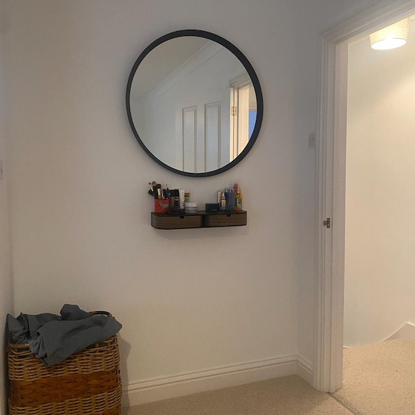 Floating Wall Make-up Table, Women Cosmetic Console, Walk in Wardrobe ...