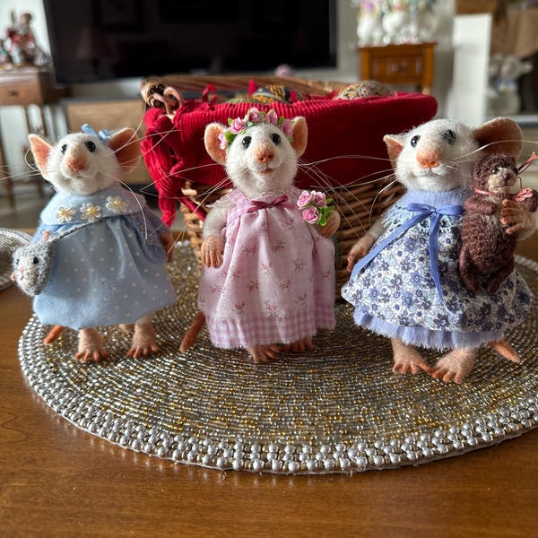 Traveler Mouse With Backpack Tourist Mouse Discoverer Grey Rat Needle ...