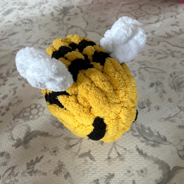 Hand Knit MINI Bee Pattern, BEGINNER Video Tutorial, Learn How to ...