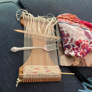 The minnow Small Hand Held Loom - Etsy Canada