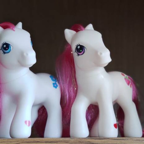 Monster High Basic Signature Wave 3 Operetta Phantom Doll and Pet ...