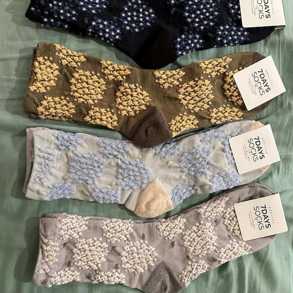 7DAYSSOCKS Women's Crew Flower Knit Pattern Socks - Made in Korea - 3 ...