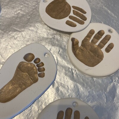 DIY Family Hand Casting Kit Gift Create a 3D Keepsake Holding Hands ...