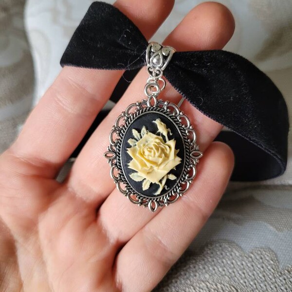 Gothic White Rose Choker, White Rose Necklace, Black Velvet Choker ...