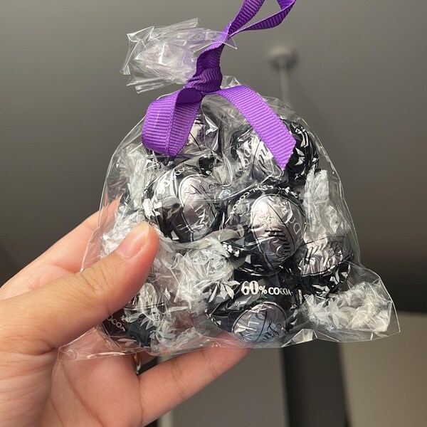 Lindt Raspberries & Cream Milk Chocolate, Lindt Chocolate Gifts, Lindt ...