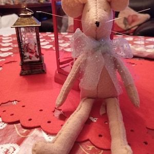 Muis gevulde pop in romper 10 patroon en tutorial, muispatroon, voor ...