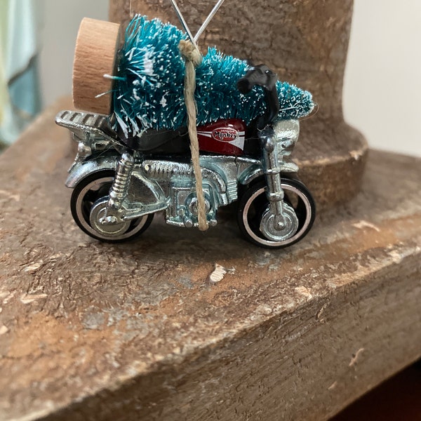 Ford F-150 Pickup Raptor Carrying Christmas Tree, Yellow Ford F-150 ...