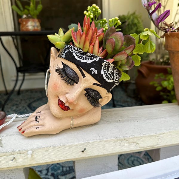 Style: THE VICTORIAN - Beautiful Decorative Resin Hand Painted Flower ...