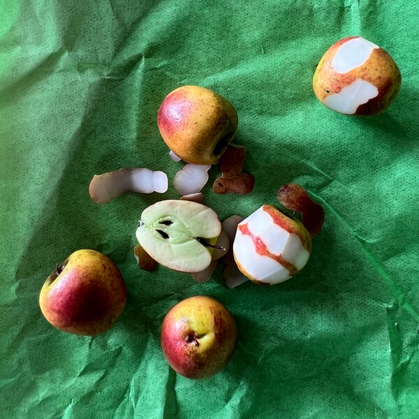 Miniature Apples for a Dollhouse, 1/12 and 1/6 Scale Realistic Fruits ...