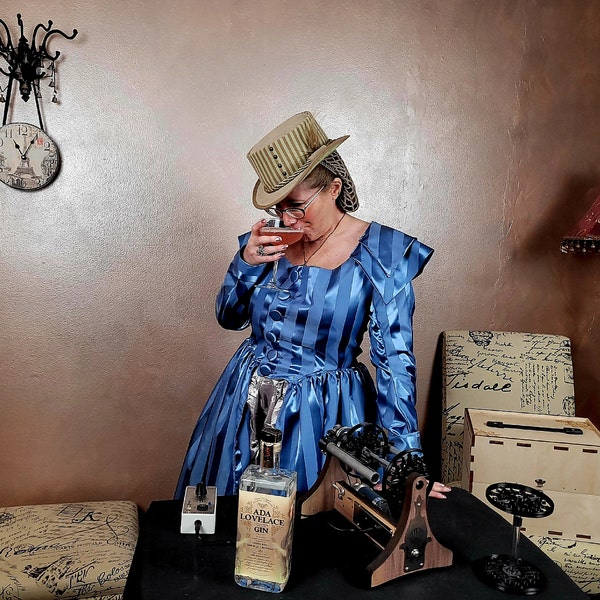 Redingote or Georgian Dress About 1780 Incl. Split-bum, Pockets and ...