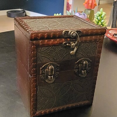 Wooden Case Chest for Collectible Fantasy Coin Dice Counter Card Games ...