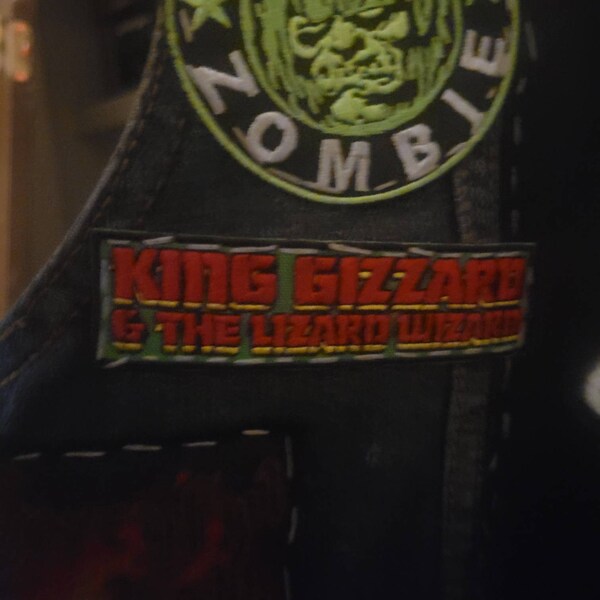 Gizzy Gator Piano Player - King Gizzard Sticker - Etsy