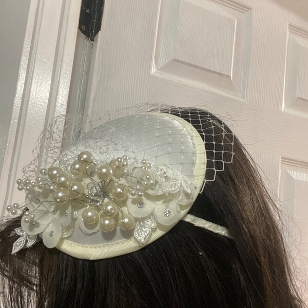 White Fascinator Large Saucer Hatinator Feather Floral Church Derby ...
