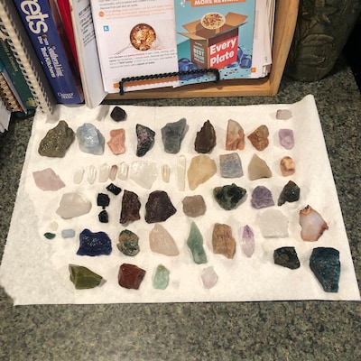 Gemstone Identification Charts PACK OF 2 6x9 Glossed Raw Gem Reference ...