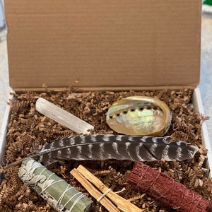 Beginner Smudge Kit Gift Box With Feather, Abalone Shell Dish, Gemstone ...