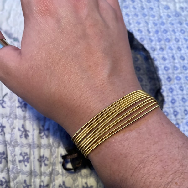 Spring Bracelets Jewelry in Colors Black ,silver , Gold and Gray ...