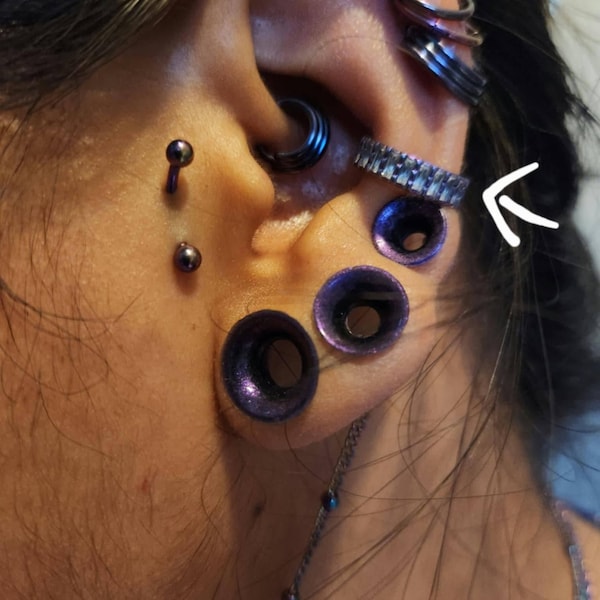 ASTM F136 Gem Bar With Triple Chain Loop Conch Earring, Threadless ...
