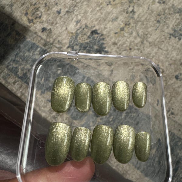 Mistic Green (cat Eye Effect) | Durable Nails | Essential Nails ...