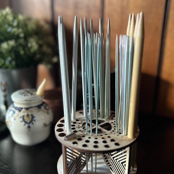 Knitting Needle Organizer Graphic, Cable Needle Holder, Crochet Hook ...