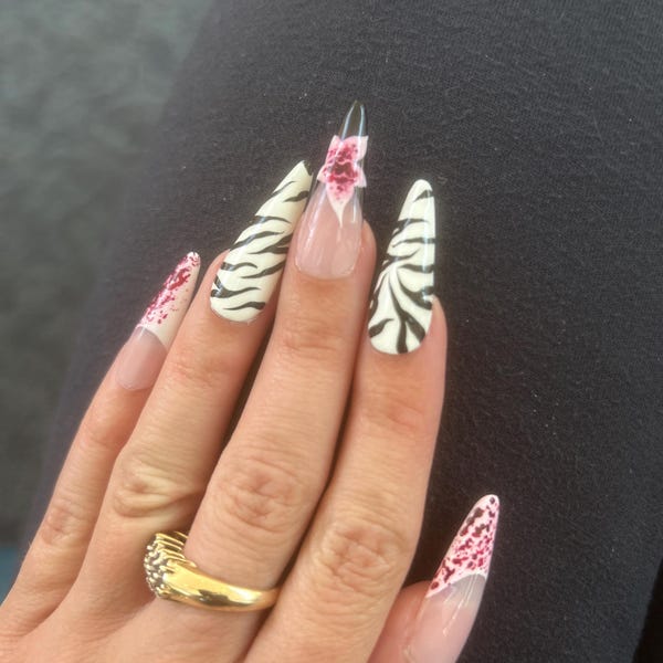 Handmade Moss Marble Press on Nails | 3D Shell Swirls, Gold Loop Charm ...